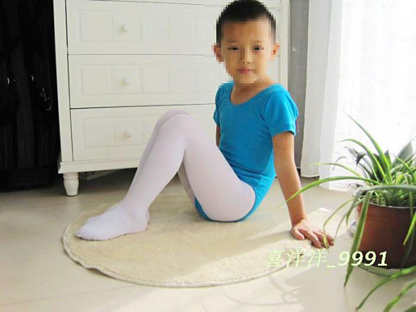 求图片:男孩穿白色连裤袜百度知道